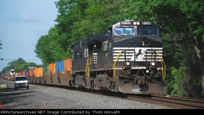 NS 22V is eastbound along the LEHL at 9:18